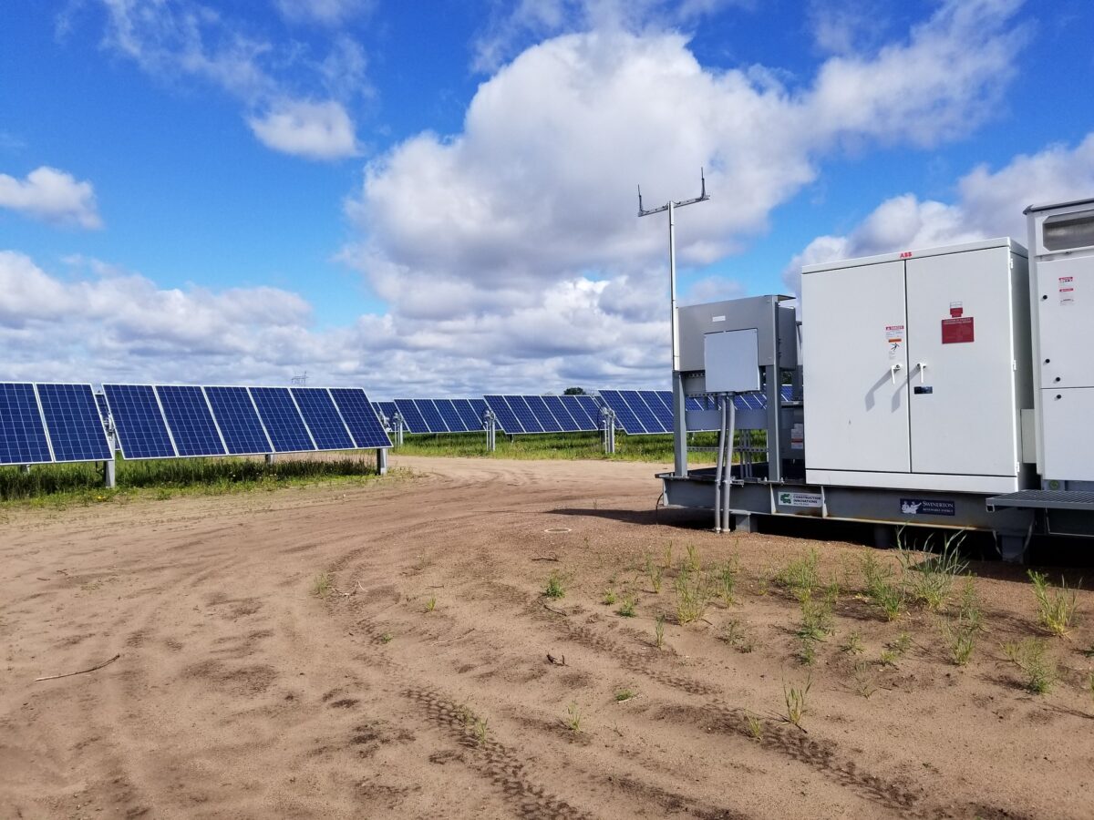 How Do Solar Panels Integrate with the Existing Electrical Grid ...